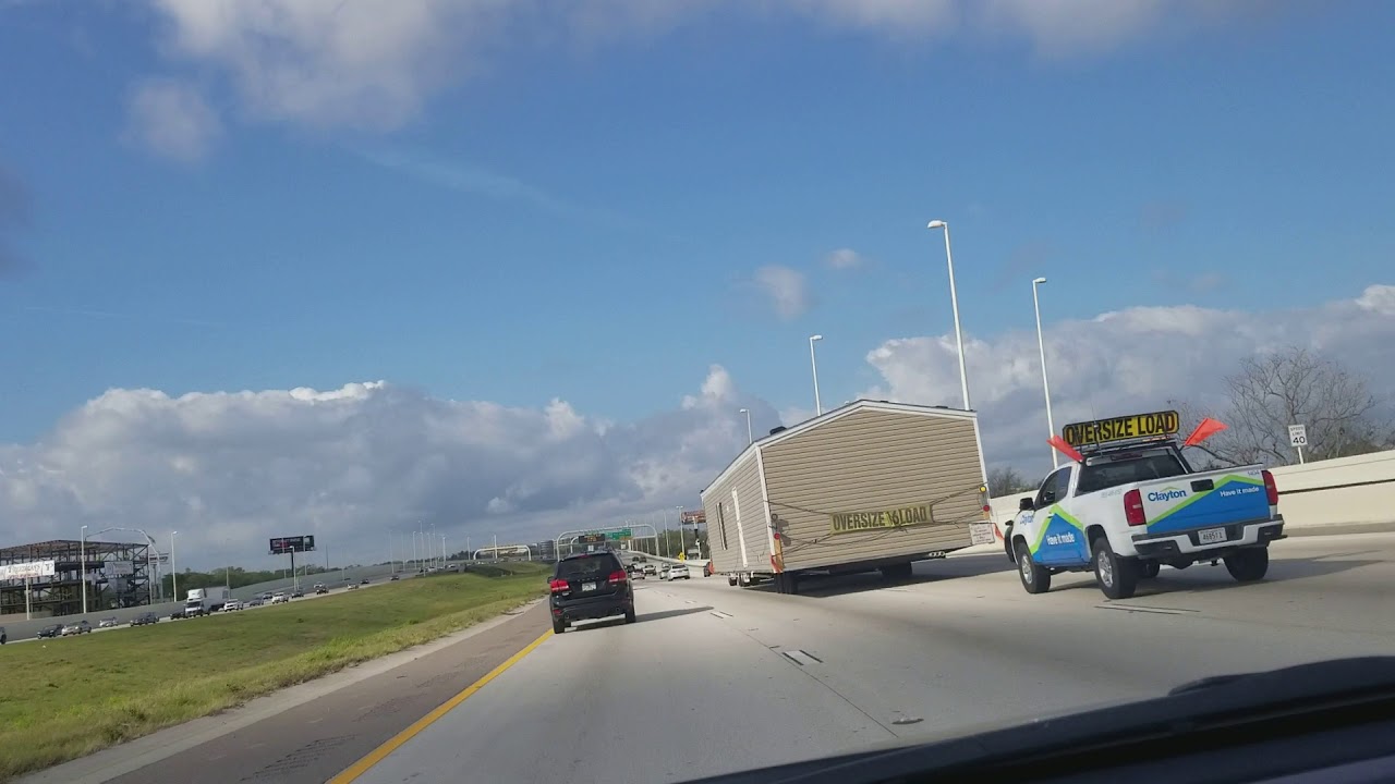 Transporting a house on the highway - YouTube