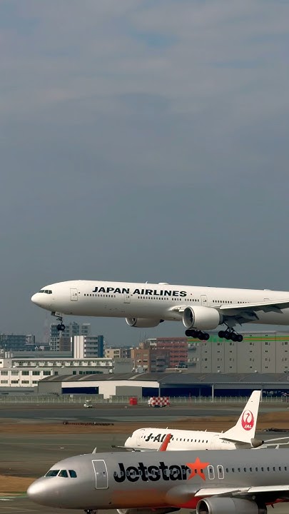 【JA740J】JAL Boeing777-300ER福岡空港着陸 #jal #boeing777300er - YouTube