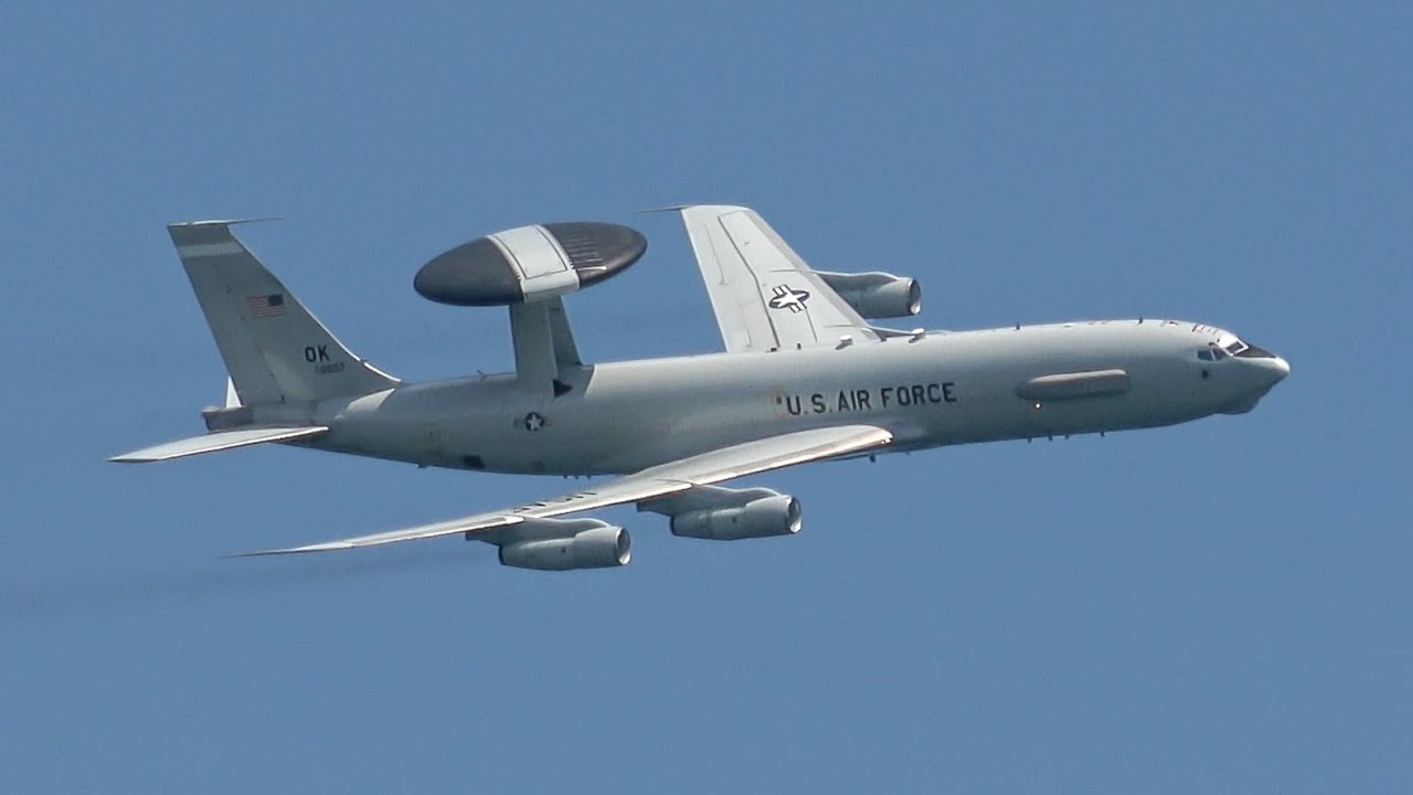 E-3 Sentry AWACS Flybys - Milwaukee Air & Water Show 2022 - YouTube