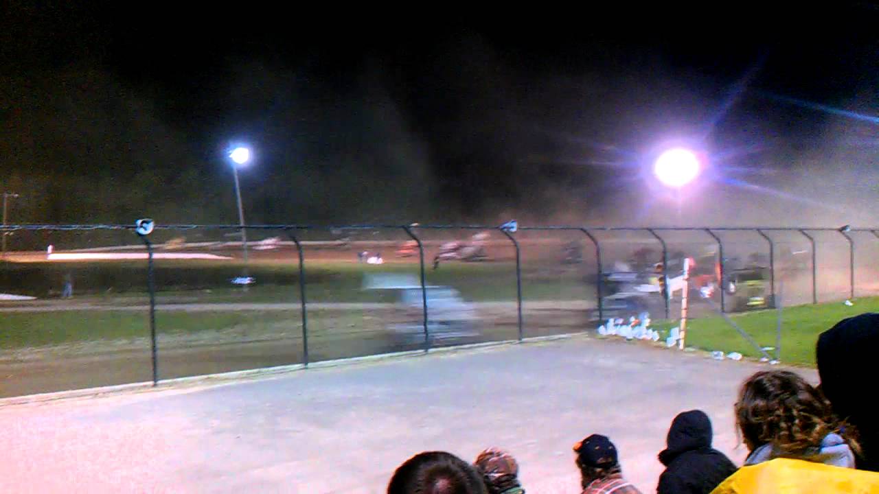 World of Outlaws Rolling Wheels Raceway Start - YouTube