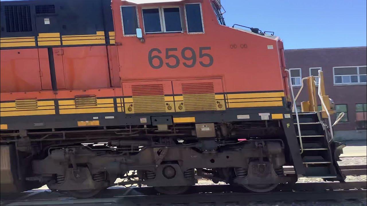 BNSF 6595 leads Westbound X Train. - YouTube