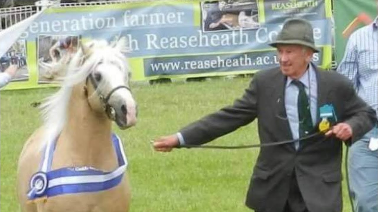 Cofio | Remembering Dr Wynne Davies MBE, FRAgS. - YouTube