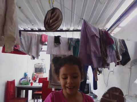 domingo mostrando eu lavando meu tênis