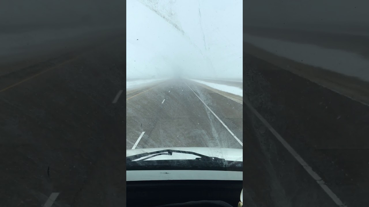 Driving through 55 mph winds in Kansas - YouTube