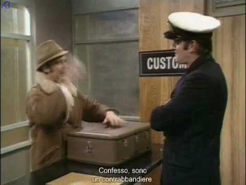 Monty Python sub ita - Sketch della dogana e dibattito sulle norme ...