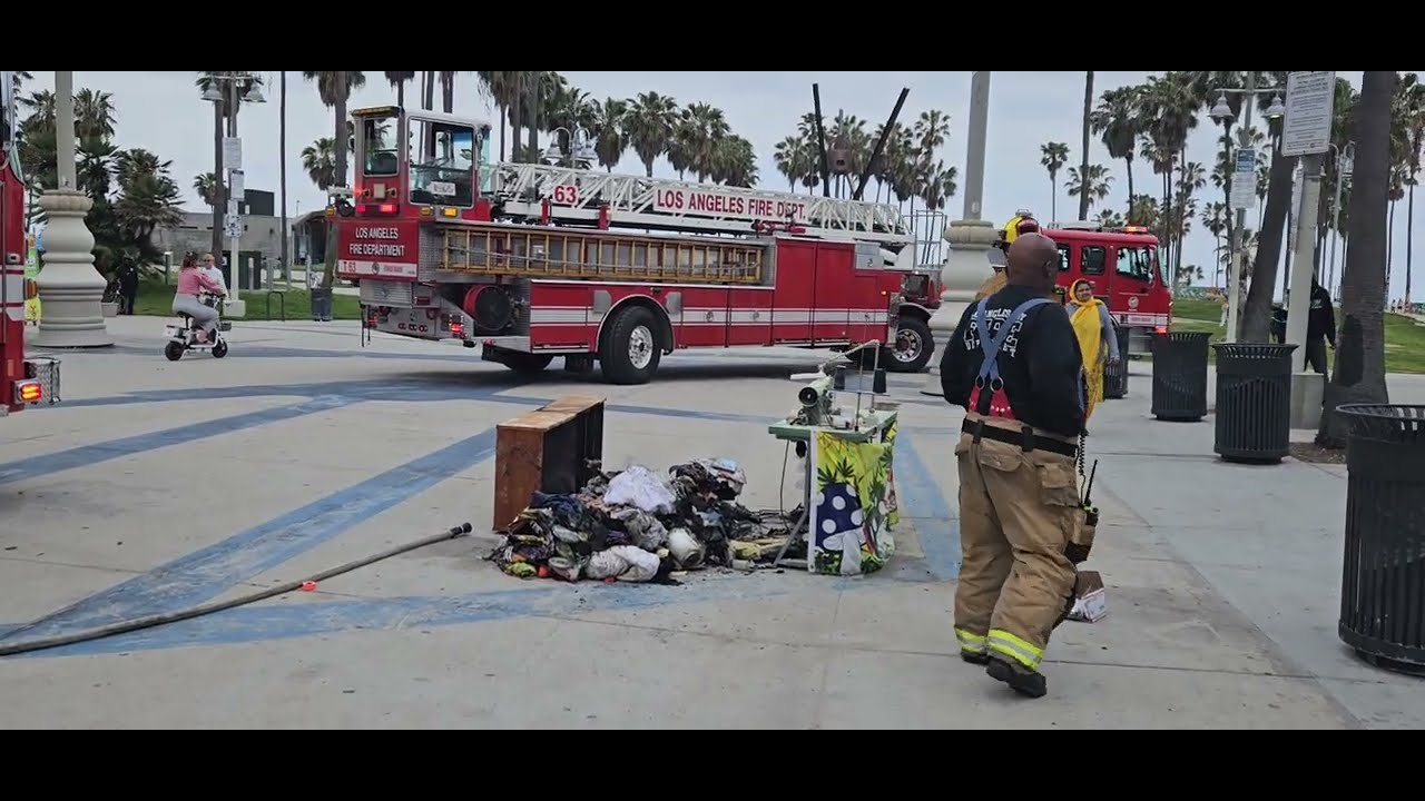 2nd fire in a month in one of the shops at Venice Beach. - YouTube