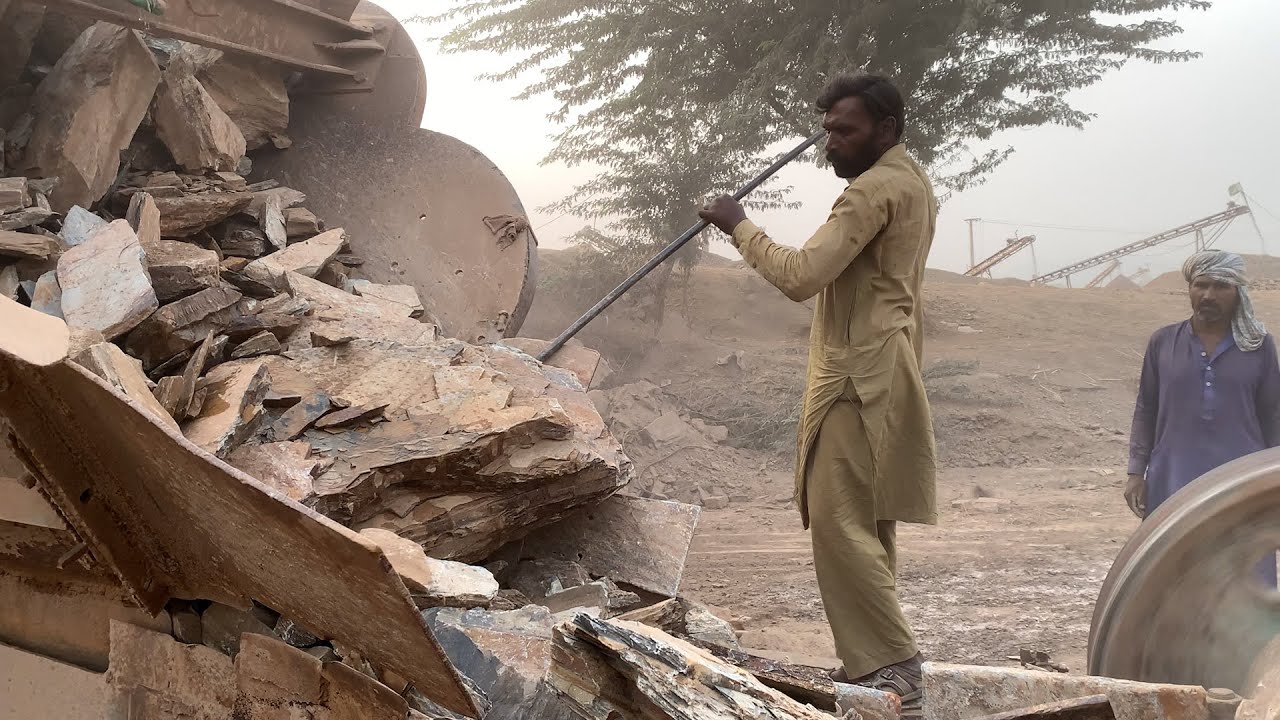Giant stone stucked into Machine:A Giant in Action"Big Rock Crushing:A ...