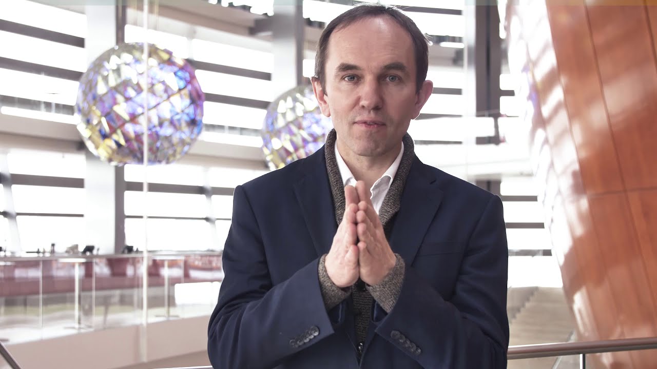 Vores stemmer // Introduktion med John Fulljames - YouTube