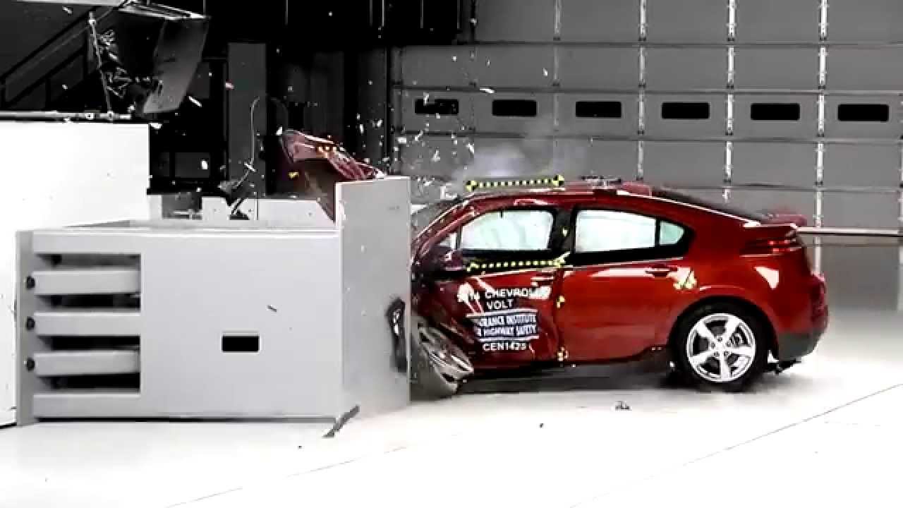 IIHS - 2014 Chevrolet Volt - small overlap crash test / ACCEPTABLE ...