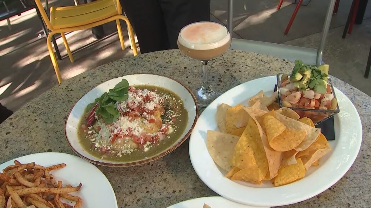 Dining Al Fresco: Chelsea's Kitchen in Phoenix - YouTube