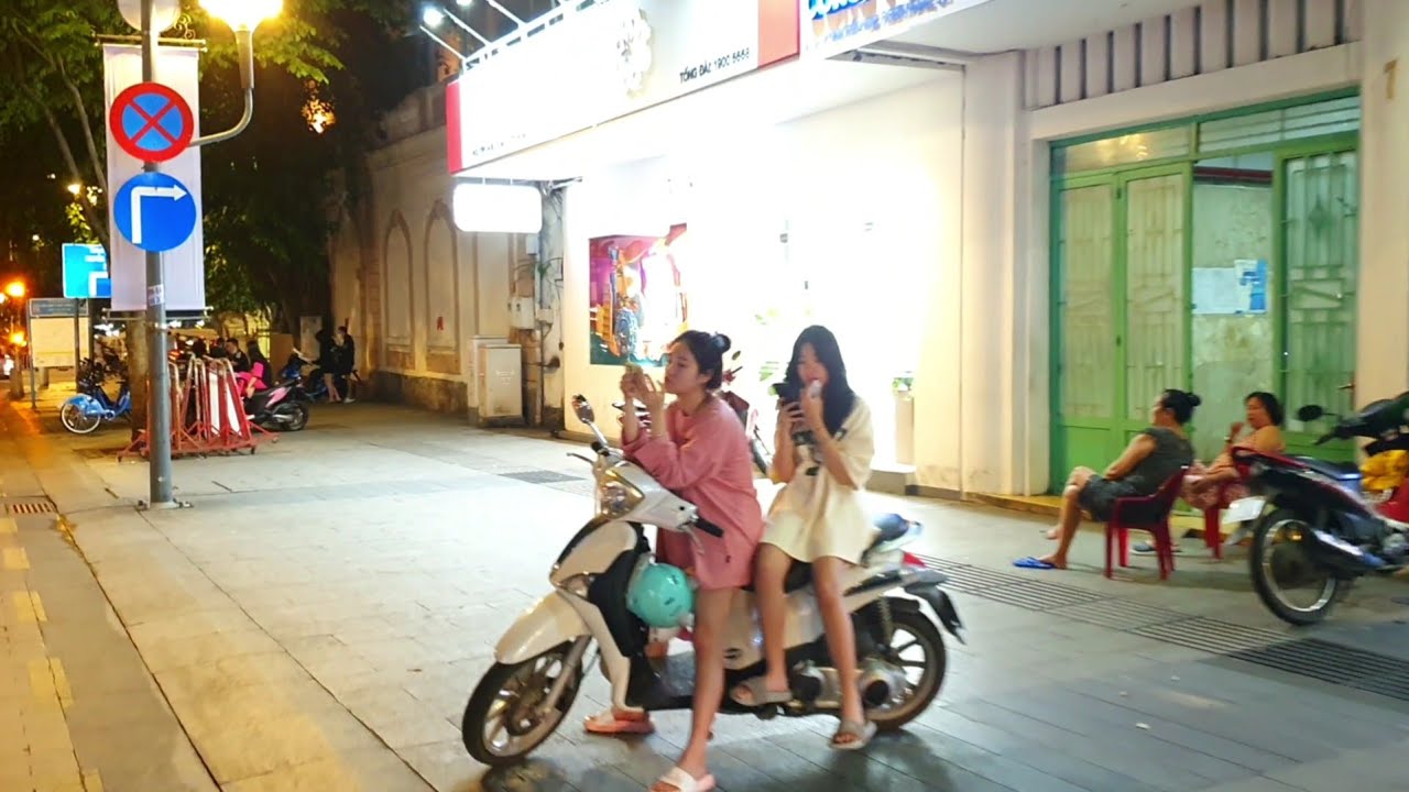 Ho Chi Minh City Night Walking Tour Nguyen Hue Walking Street I Love