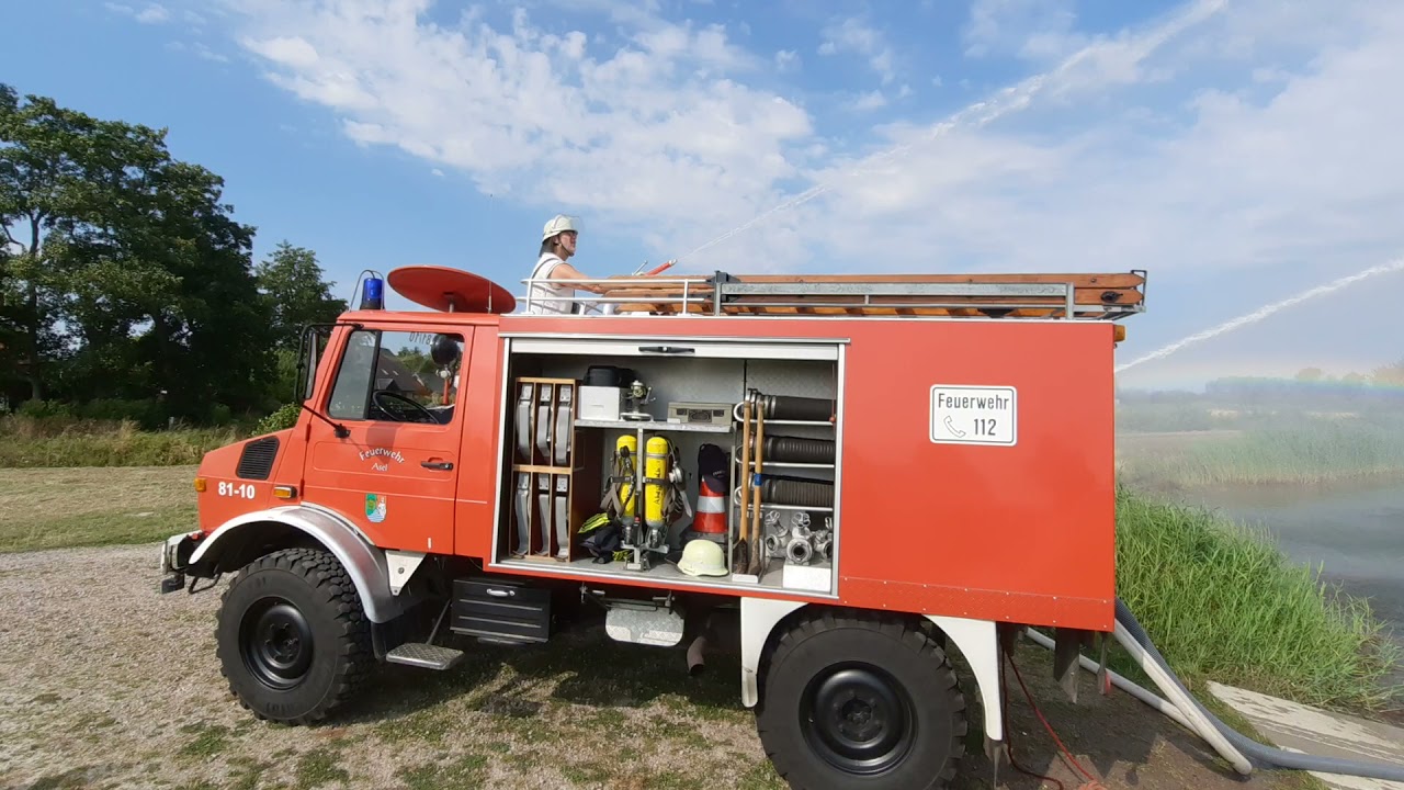 Unimog TLF 8(W) im Pumpeneinsatz - YouTube