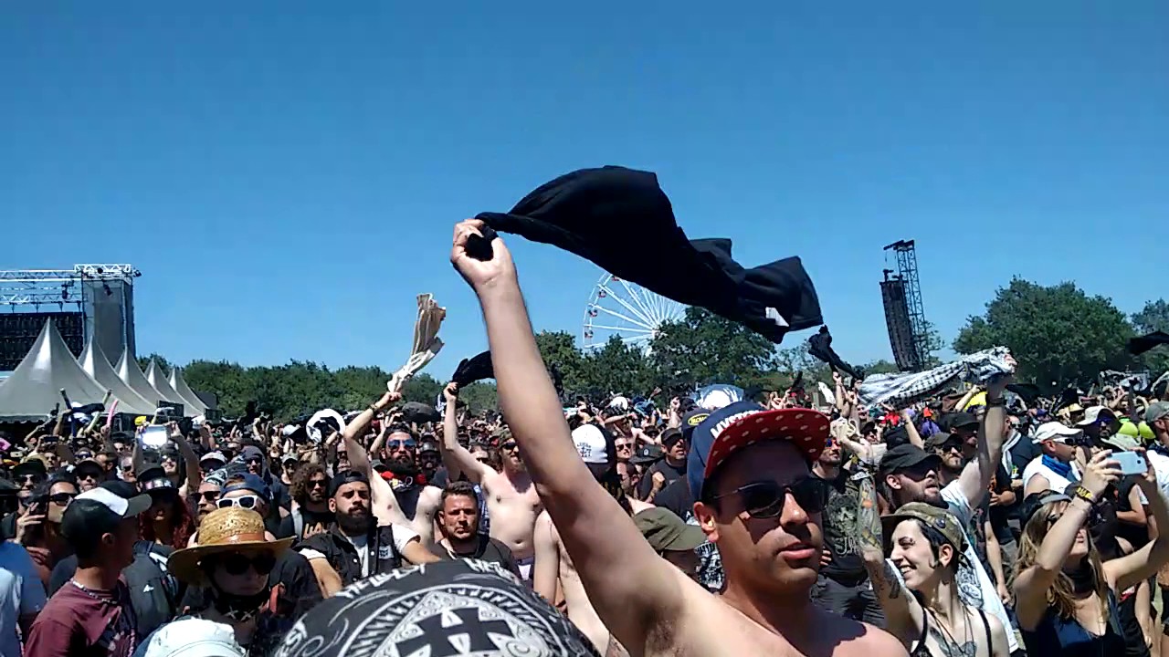 Inside "Helicopter"- Skindred @Hellfest 2017 - YouTube