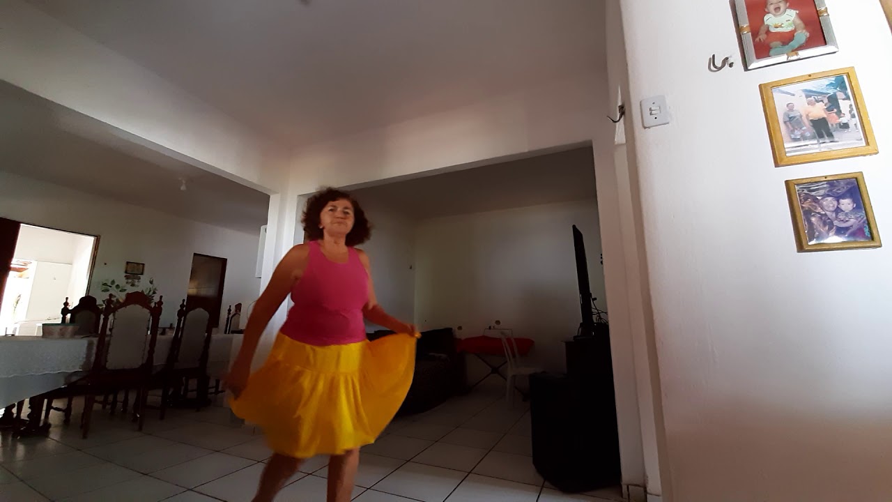 ANA MARIA dançando no Meio do Pitiú - YouTube