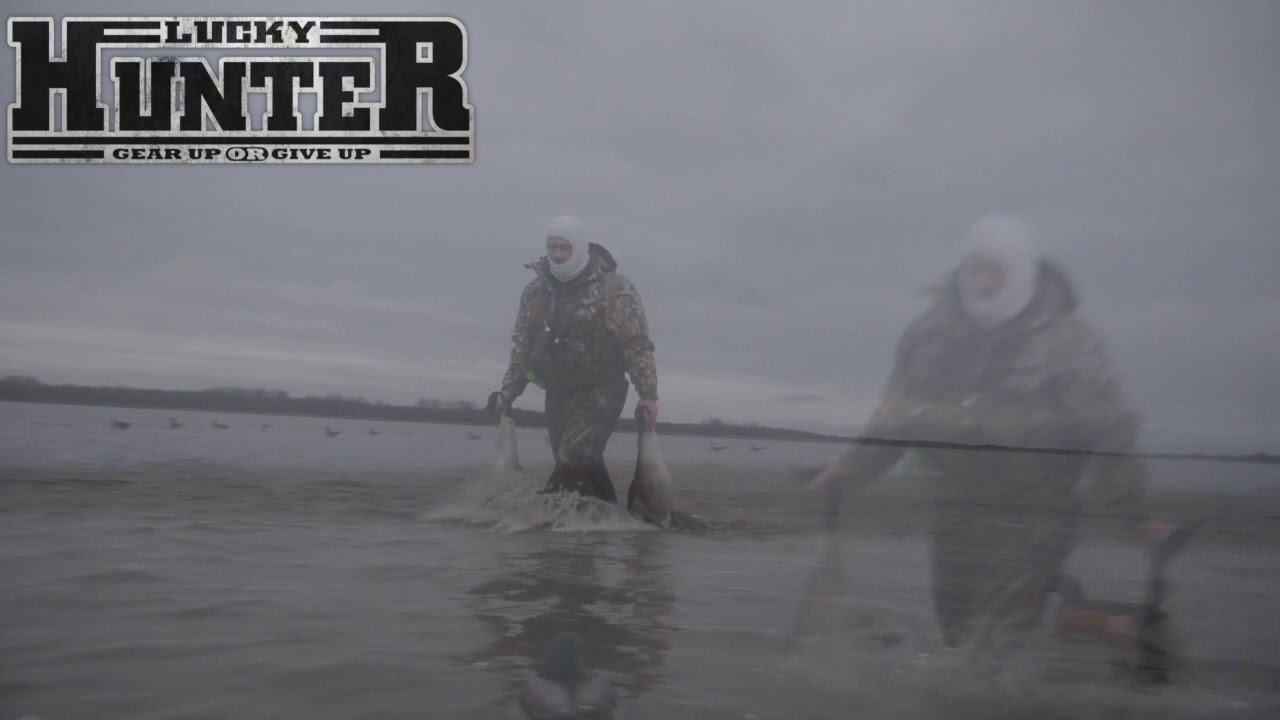 Beavertail Layout Boat Hunting at the Foreshore - YouTube