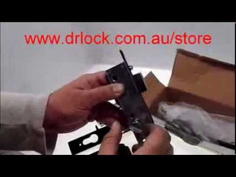 Locksmith Parramatta Batman Screen Door Lock 02 989 12345 - YouTube