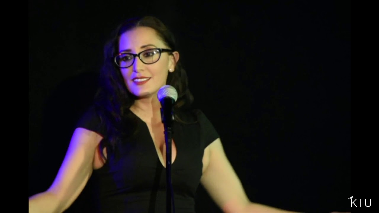 Stand UP Adri | KIU - YouTube