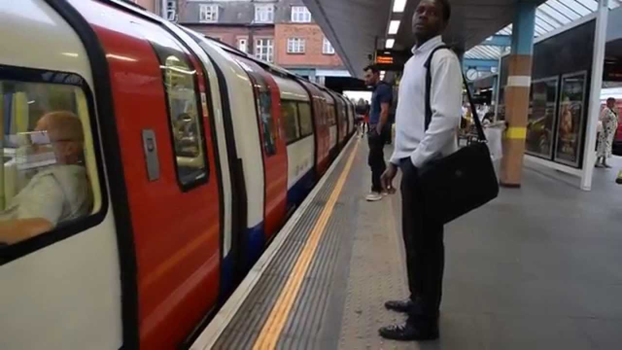 Jubilee line - 1996 stock arriving at West Hampstead - YouTube