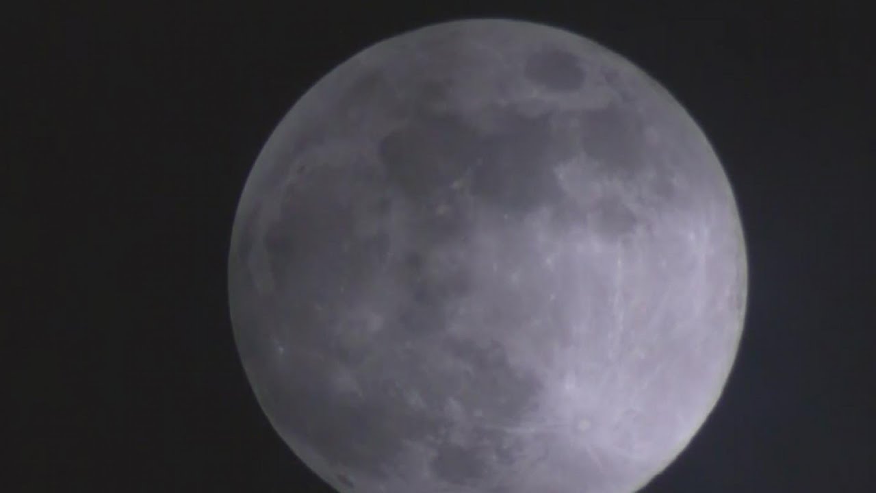 Stargazers to watch Mars dip behind the Moon - YouTube