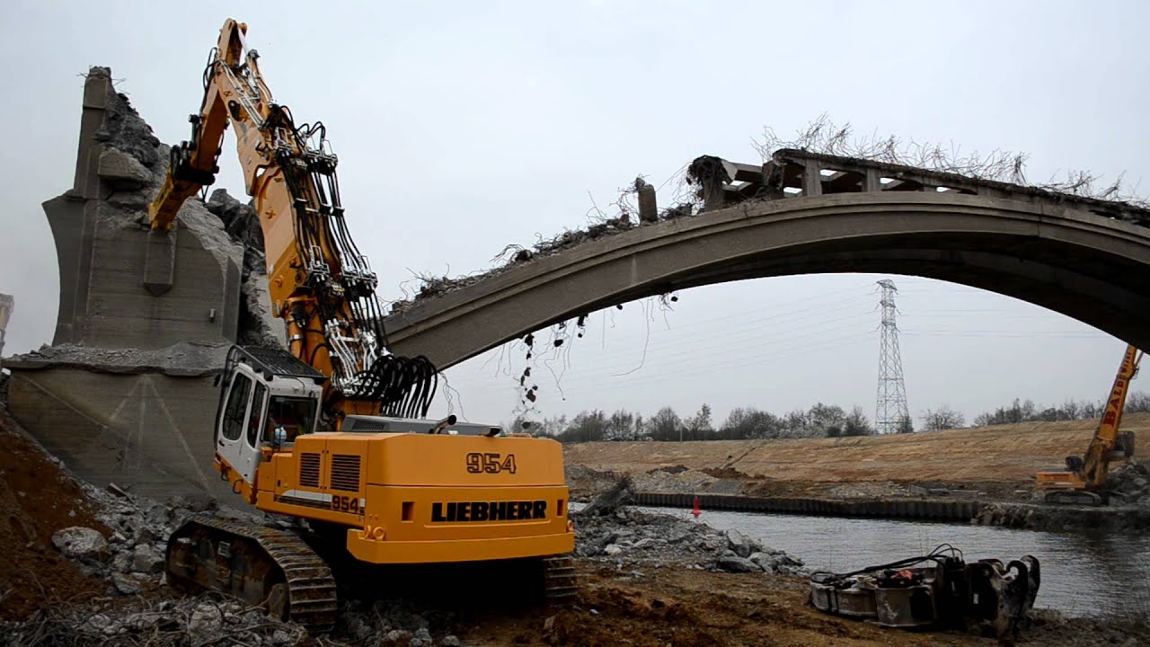 Liebherr R954C VH-HD demolition excavator with Atlas Copco HB 5800 ...