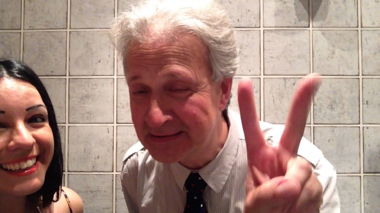 MINO CAPRIO la voce di TED e Peter Griffin al Comix Pub - YouTube