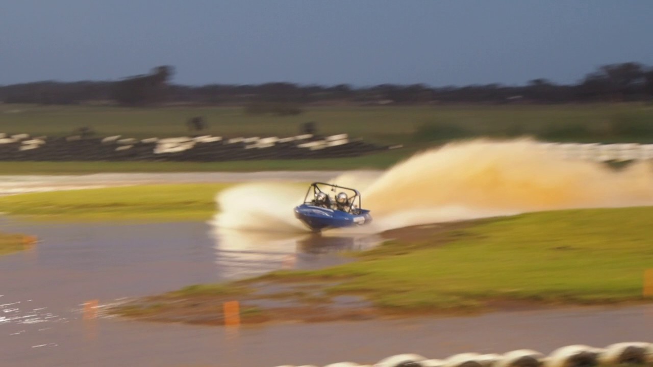 Hazardous at AFJSA V8 Superboats Temora - YouTube