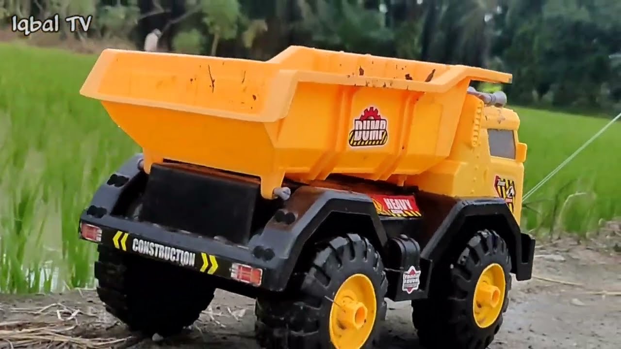 MOBIL DAM TRUK MUATAN TANAH TERGULING - LOADER EXCAVATOR - YouTube