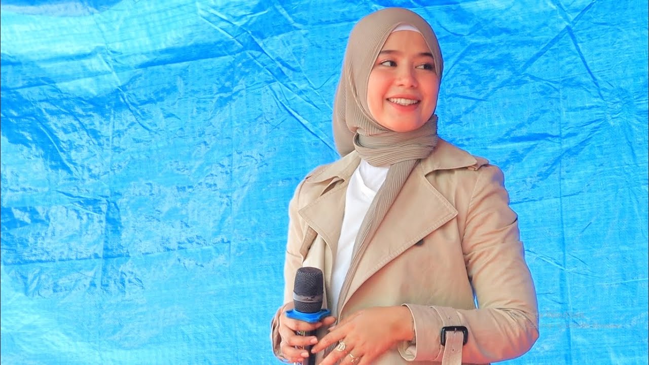 NIA DIRGA - PENAMPILAN SPEKTAKULER MENGHEBOHKAN PENGUNJUNG PANTAI ...