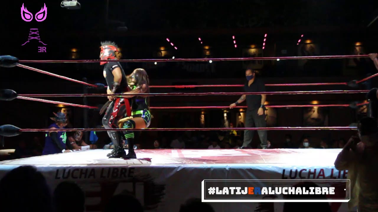 Yoruba y Baronessa Vs Reyna Obscura y Troyano en Lucha Libre Real - YouTube