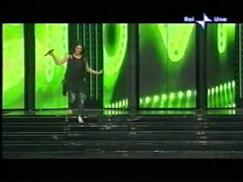 Helena Hellwig a Sanremo 2006 (parte 1) - YouTube