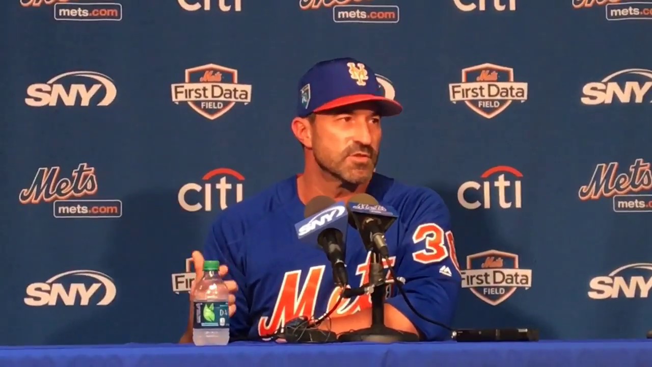 Mets’ Mickey Callaway holds court at spring training - YouTube