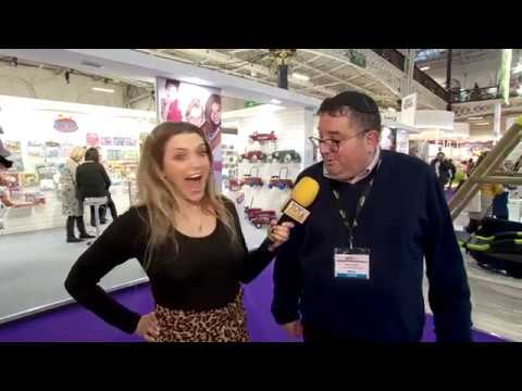 Anna Williamson & Gavin Ucko playing The Genius Square - YouTube