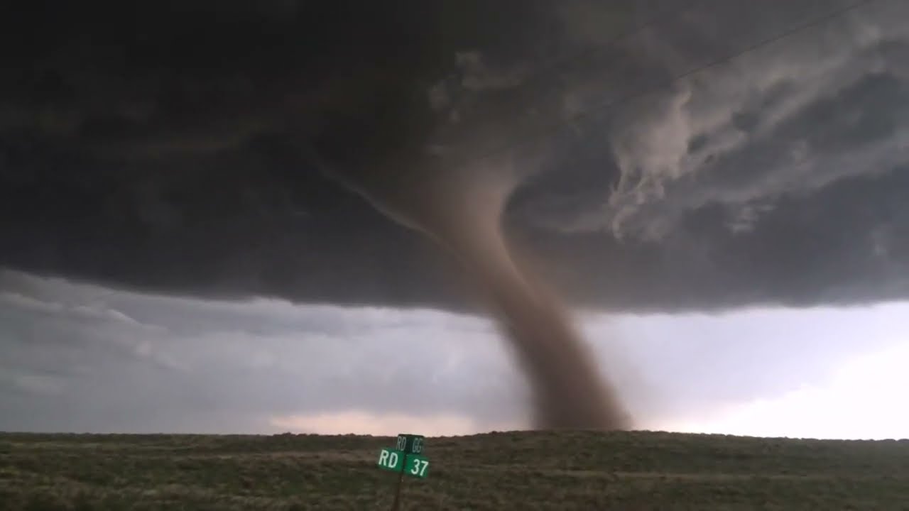 ¿Qué hacemos en The Weather Channel en Español? - YouTube