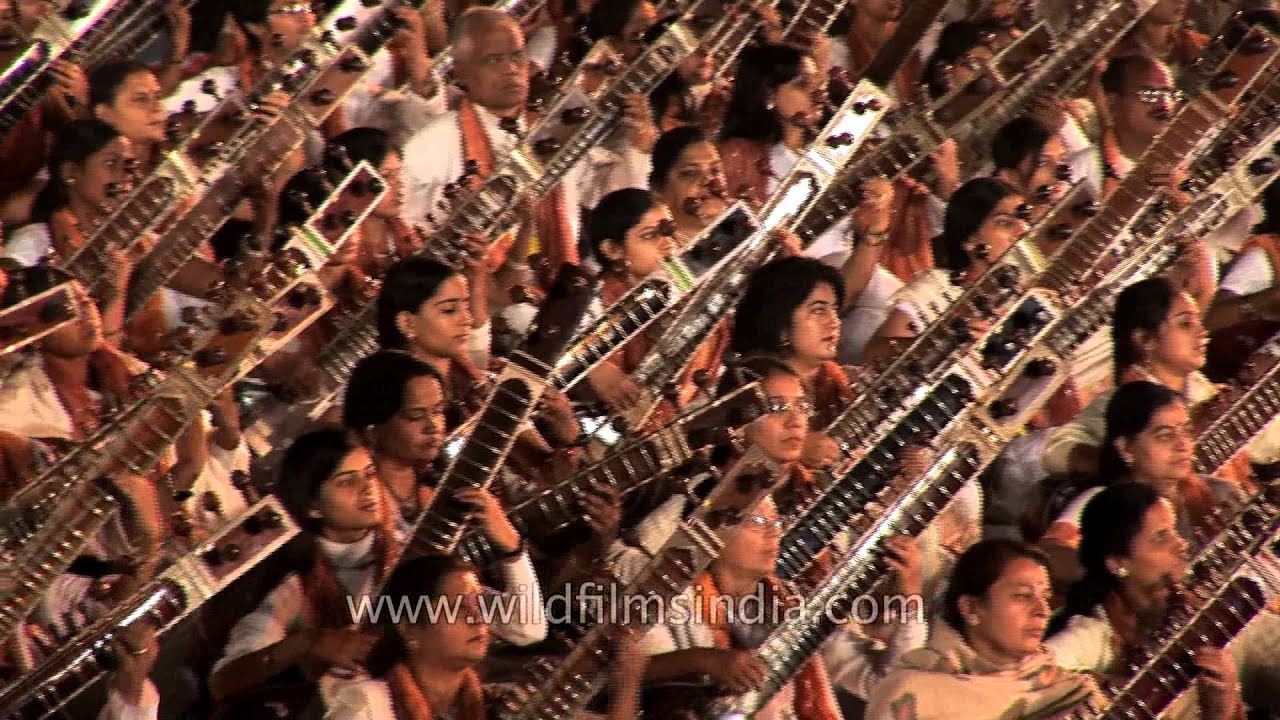 World record: mass Sitar recital in India - YouTube