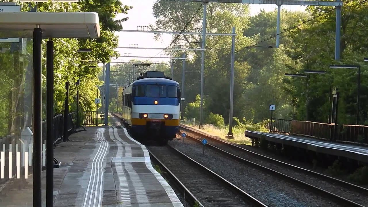 NS SGMm sprinters op station Schiedam Nieuwland. - YouTube