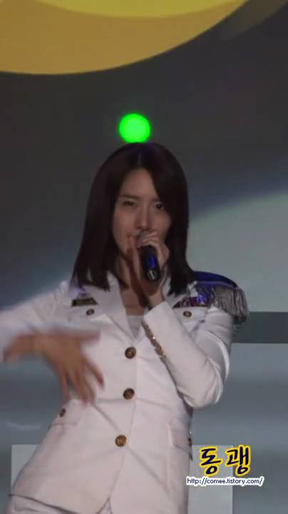 [FanCam] 091108 Yoona SNSD - Genie@LG Mobile WorldCup - YouTube