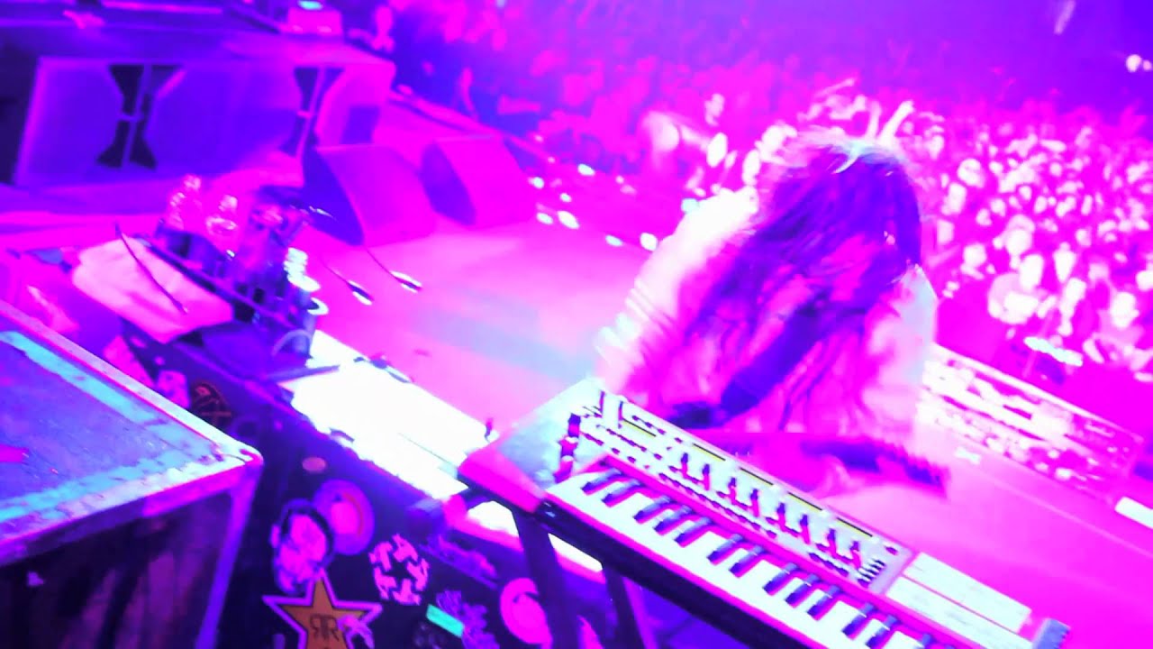 Korn - Music As A Weapon Tour - 'Alone I Break' live - YouTube