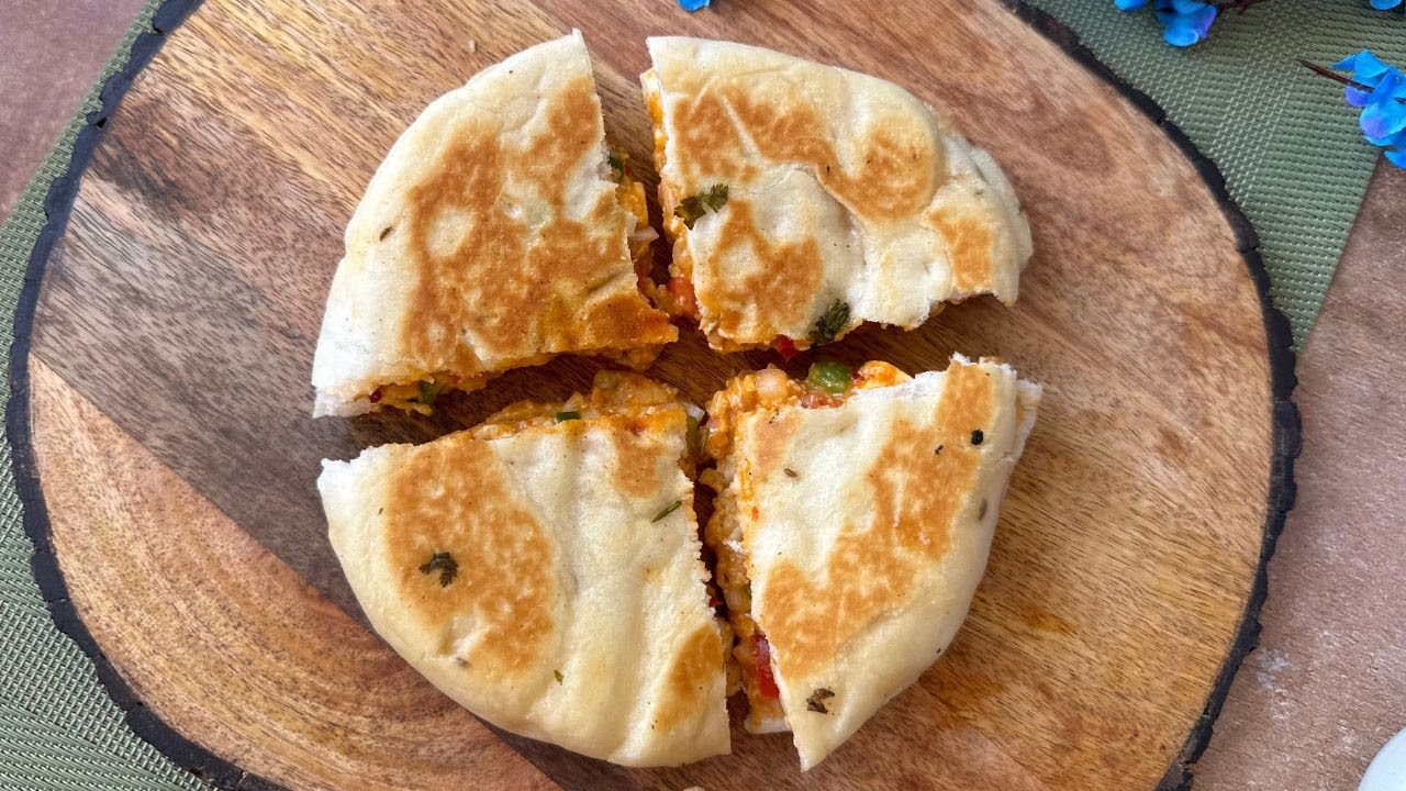 Cheesy Paneer Kulcha sandwich recipe | Paneer Sandwich | Kulcha ...