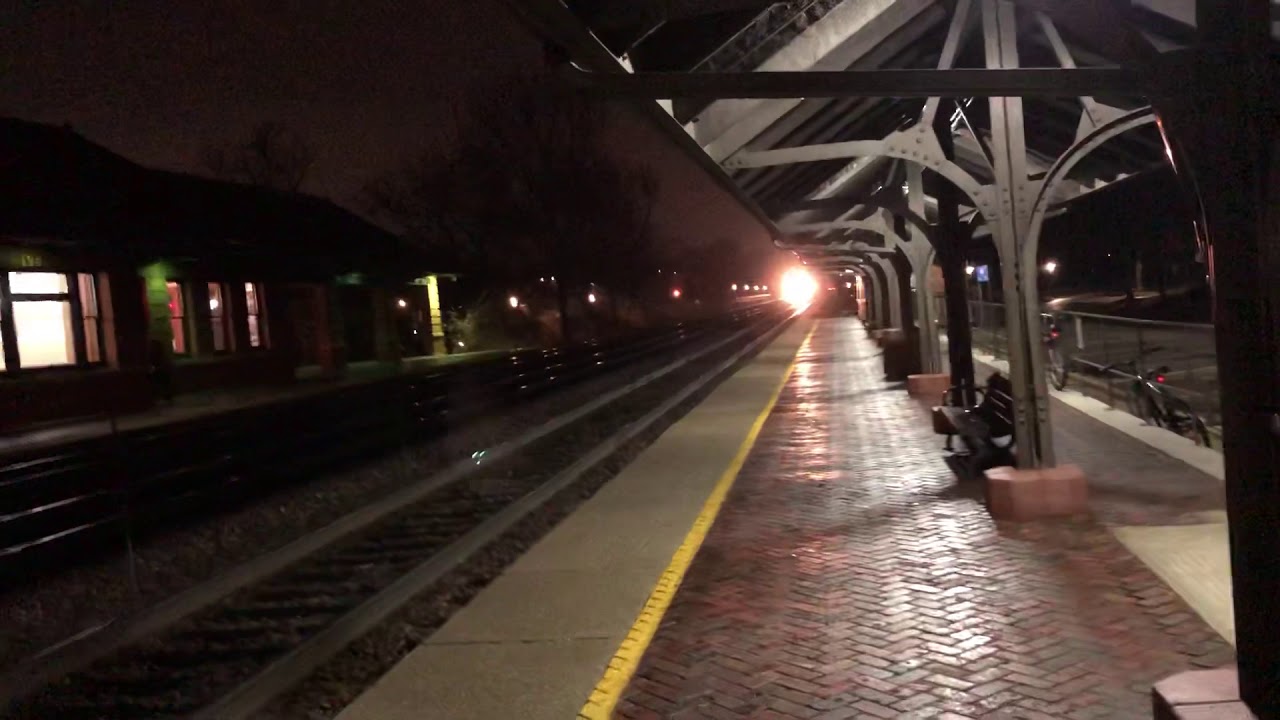 Inbound Doubleheaded Metra 185 and 116 Arrives and Departs Riverside IL ...