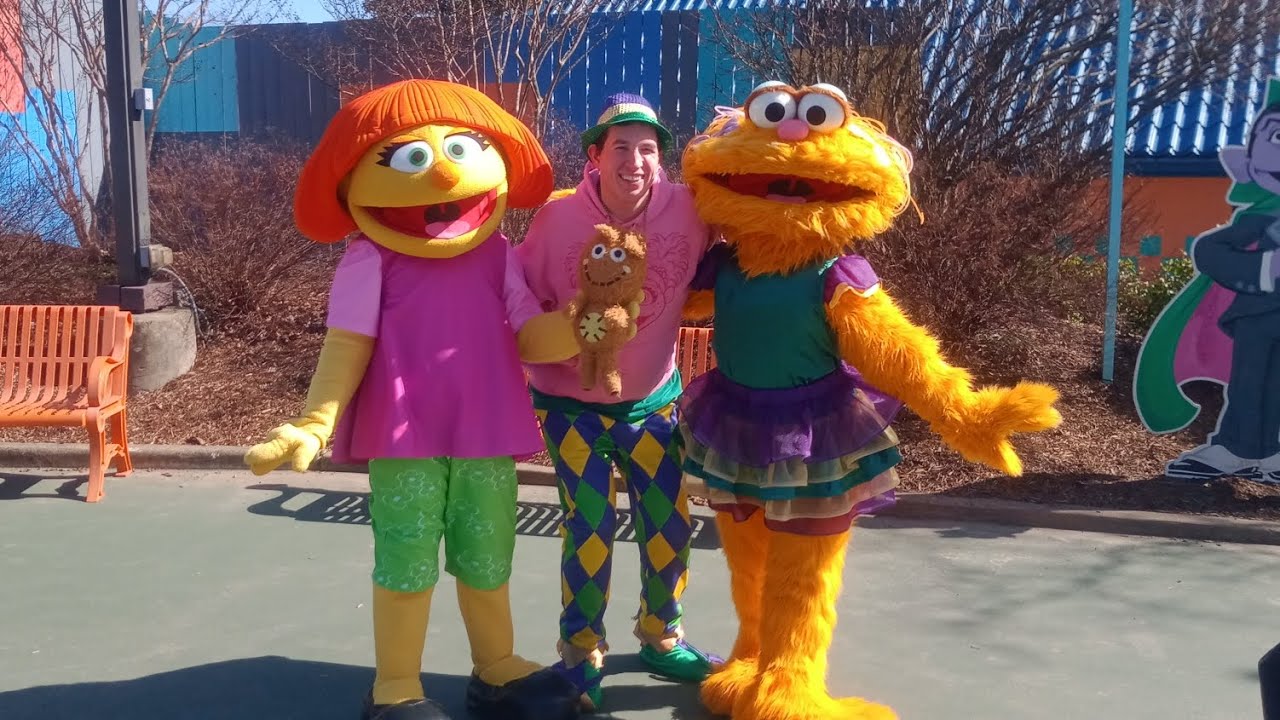Meeting Julia & Zoe: Mardi Gras celebration at Sesame Place ...