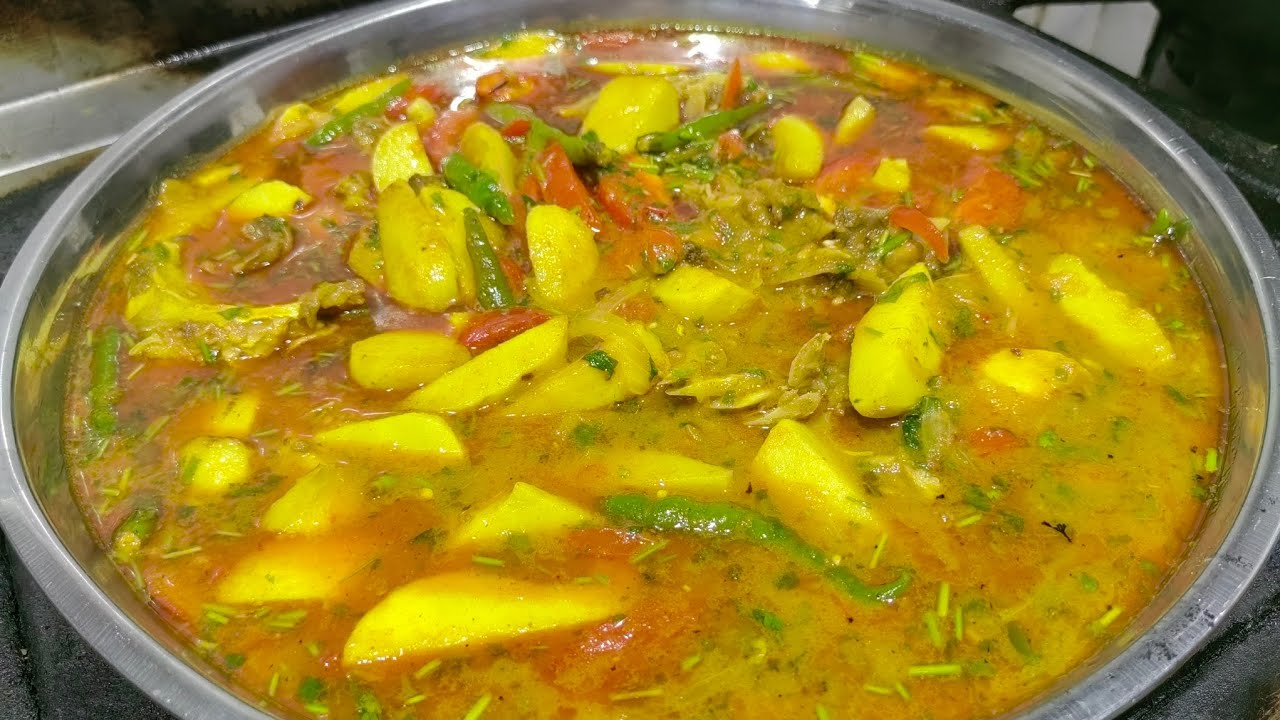কচুর মুখি রুই মাছ দিয়ে অসাধারণ রান্নার রেসিপি // Village Bangla ...