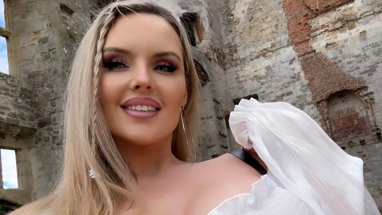 Cristina Fox 💛 Plus-Size & Curvy Model | Biography and Profile - YouTube