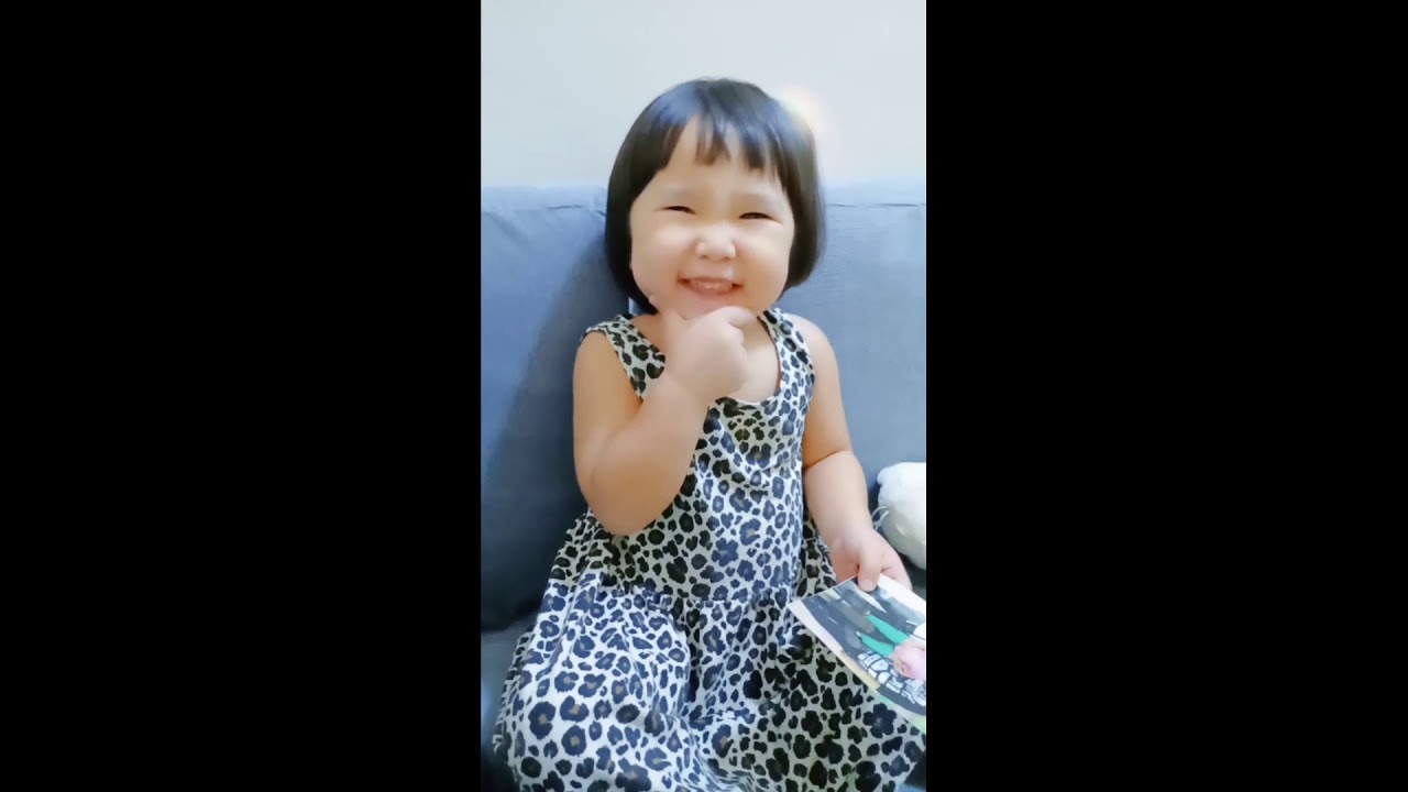 Maxine introduce her family - YouTube