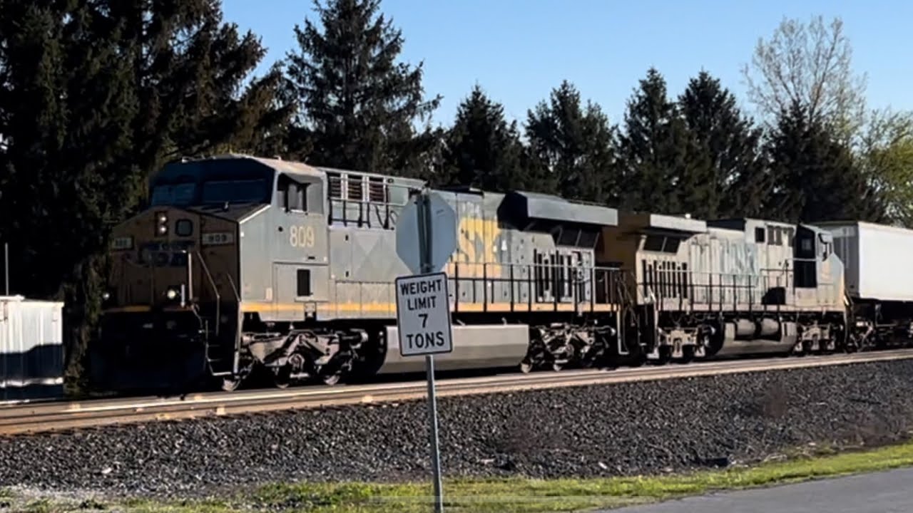 Short CSX Intermodal train (filmed 4/21/24) - YouTube