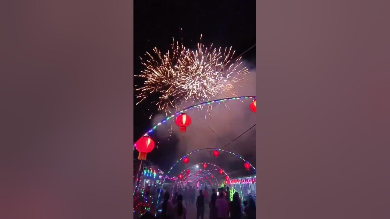 Kembang api sedang menggelegar dilangit - YouTube