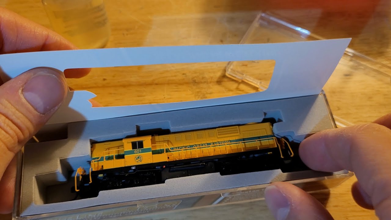 Rare N scale True Line rs18 DCC install - YouTube