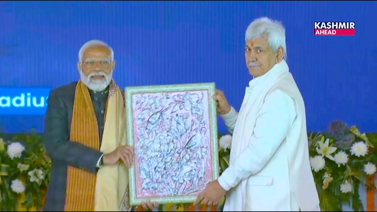 Modi ka parivaar Kashmir - YouTube