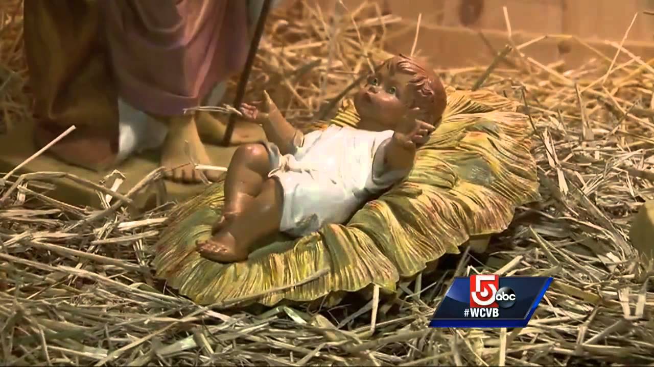 Community celebrates new nativity scene outside church - YouTube