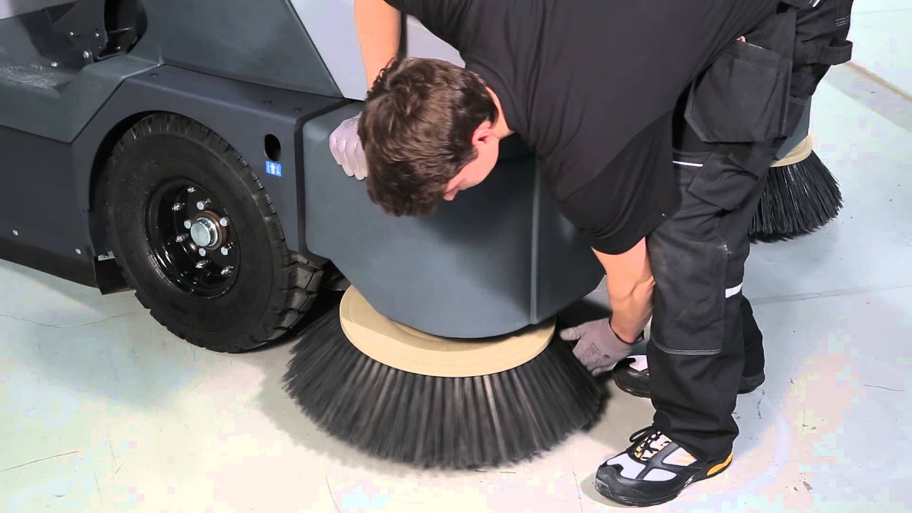 Nilfisk SW8000 maintenance video - YouTube