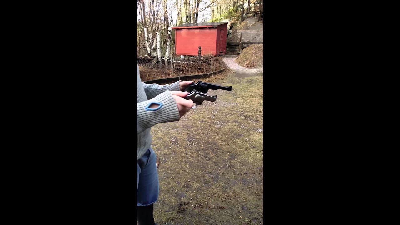 Dual Wielding .357 magnum revolvers - YouTube